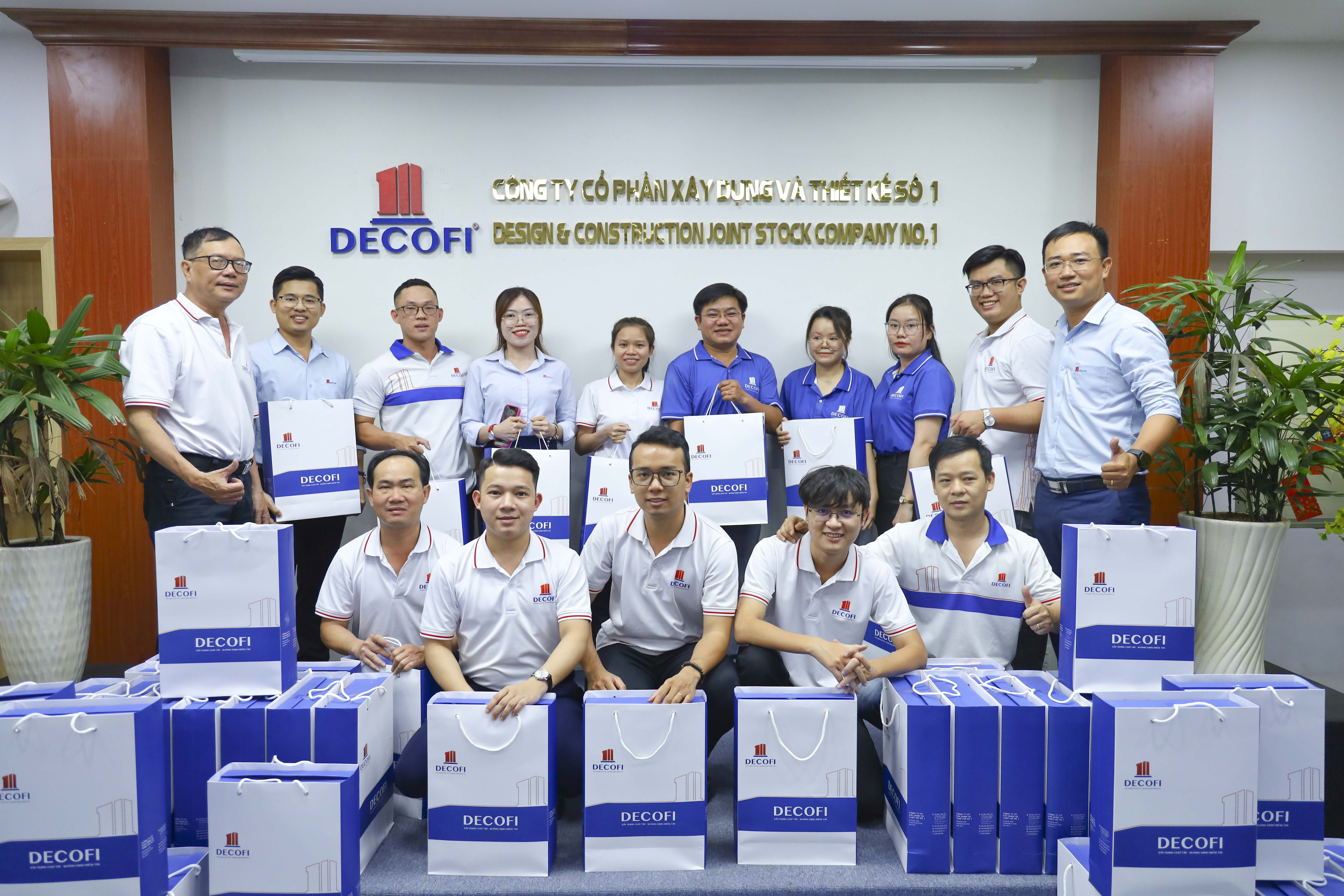 DECOFI TRAO YÊU THƯƠNG ĐÓN XUÂN MỚI - Công Ty CP Xây Dựng & Thiết Kế Số 1