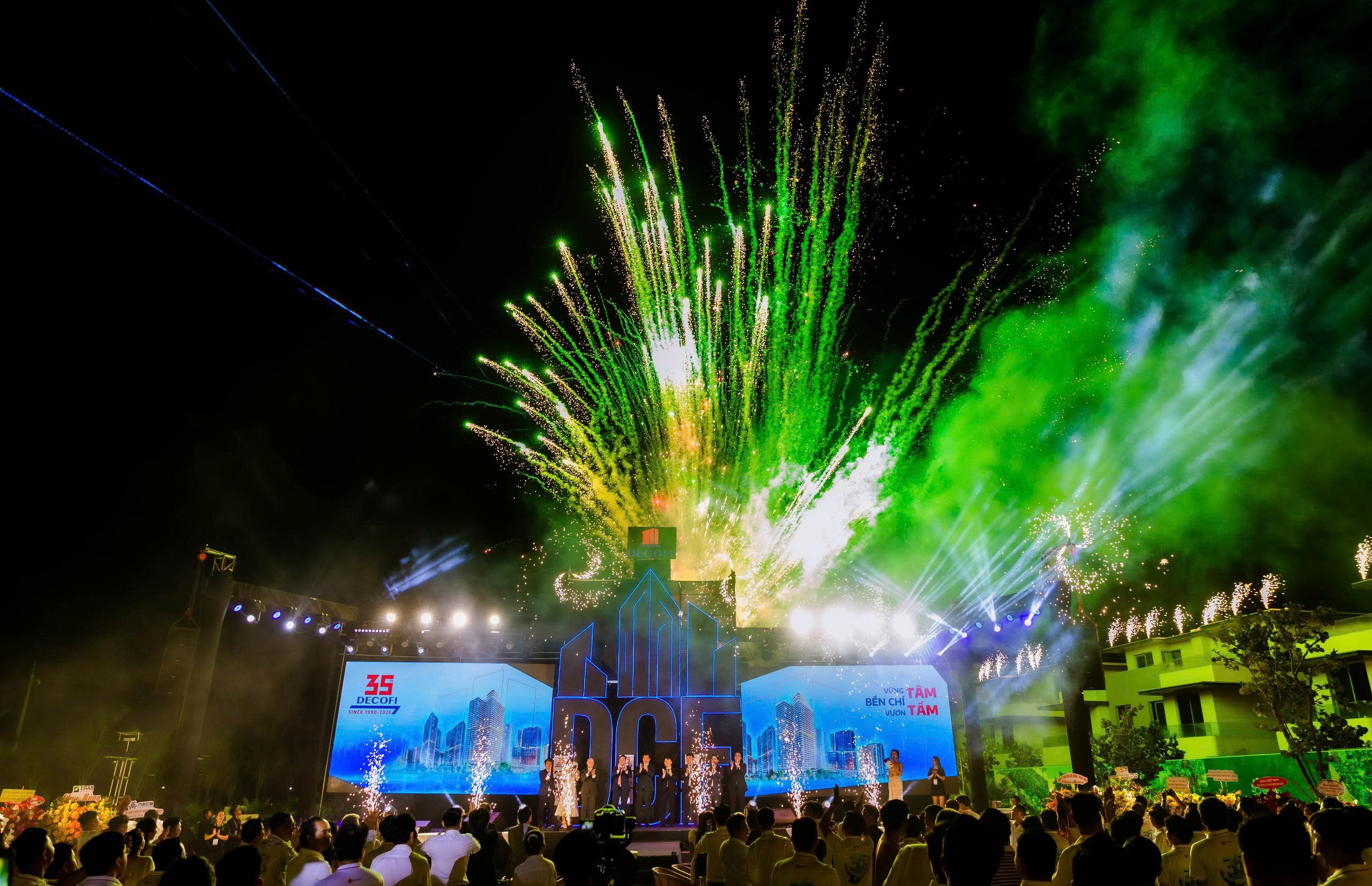 KỶ NIỆM 35 NĂM THÀNH LẬP DECOFI - Công Ty CP Xây Dựng & Thiết Kế Số 1