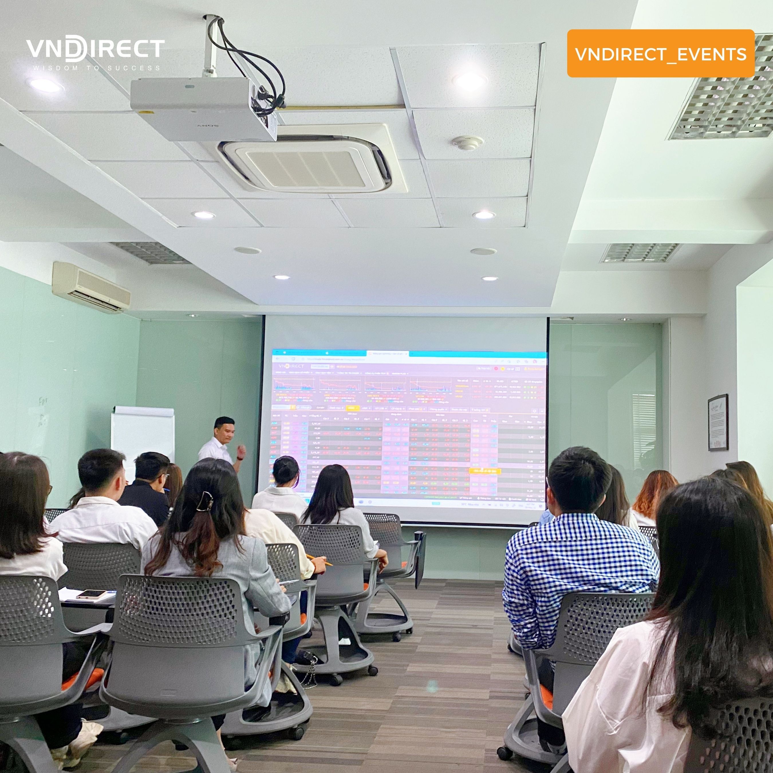 Một ngày "đích mục sở thị" văn phòng VNDIRECT diễn ra như thế nào ...